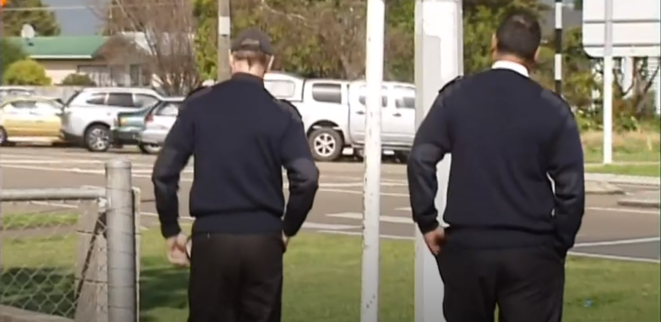 丰盛湾黑帮大佬被杀 当地两学校被迫停课_天维新闻频道 - Skykiwi.com