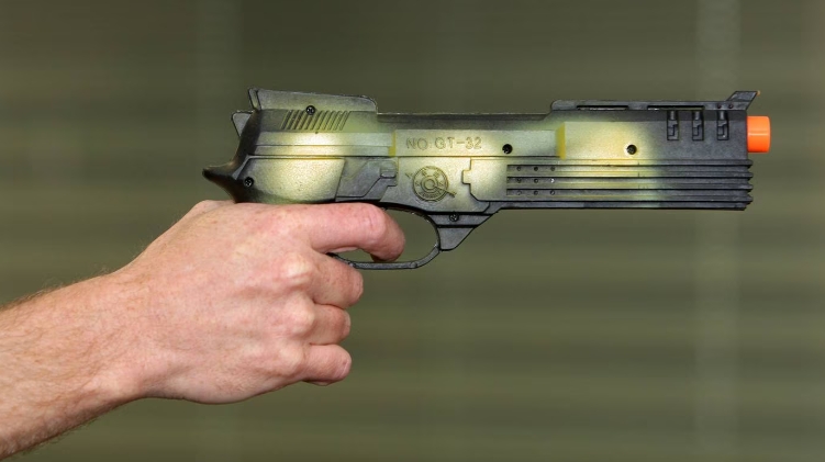 【突发】奥克兰警方接报案称有人车内藏枪 如临大敌_天维新闻频道 - Skykiwi.com