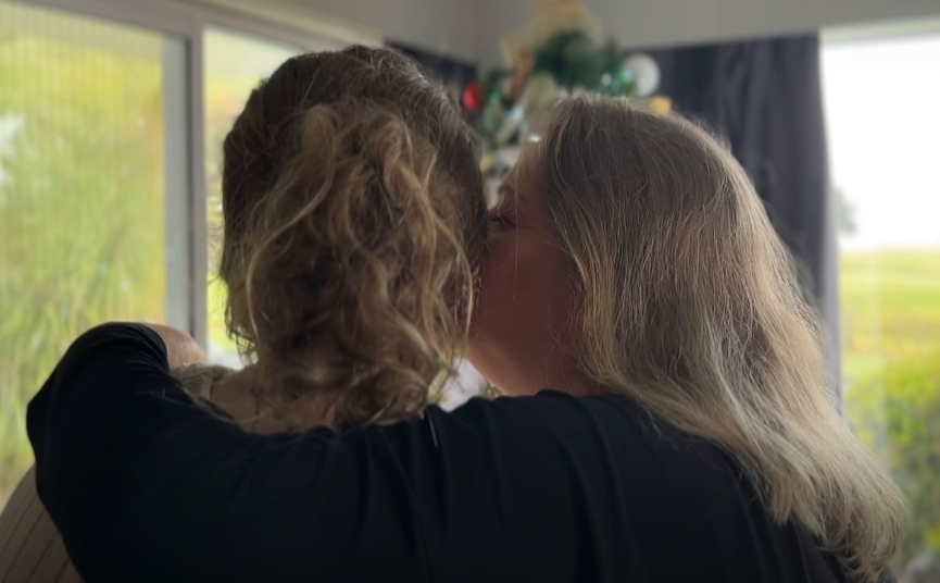 “她是我的守护天使！”妈妈的肾让女孩重获新生_天维新闻频道 - Skykiwi.com