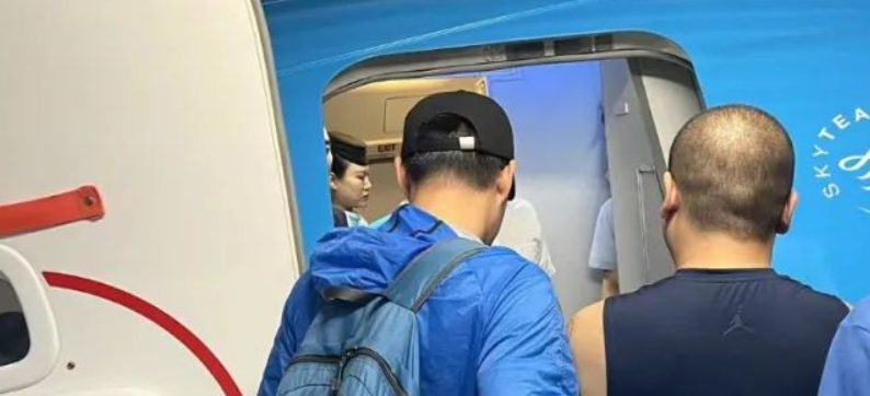 中菲执法部门合作遣返3名绑架犯罪嫌疑人_天维新闻频道 - Skykiwi.com