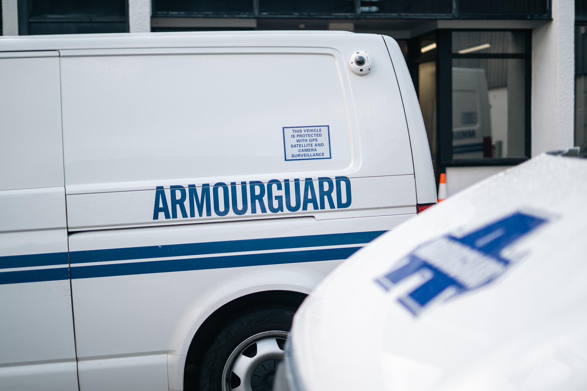 突发！奥克兰北岸运钞车遭抢 抢劫者携金额不明现金逃离_天维新闻频道 - Skykiwi.com