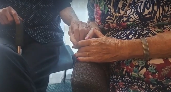 养老院里的浪漫：北岛88岁老绅士迎娶99岁“梦中情人”_天维新闻频道 - Skykiwi.com